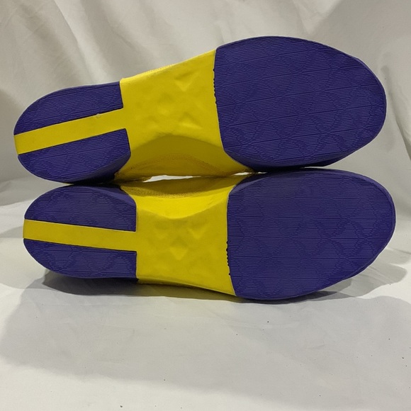 Nike | Shoes | Nike Zoom Kobe Play Strong System Supreme ...